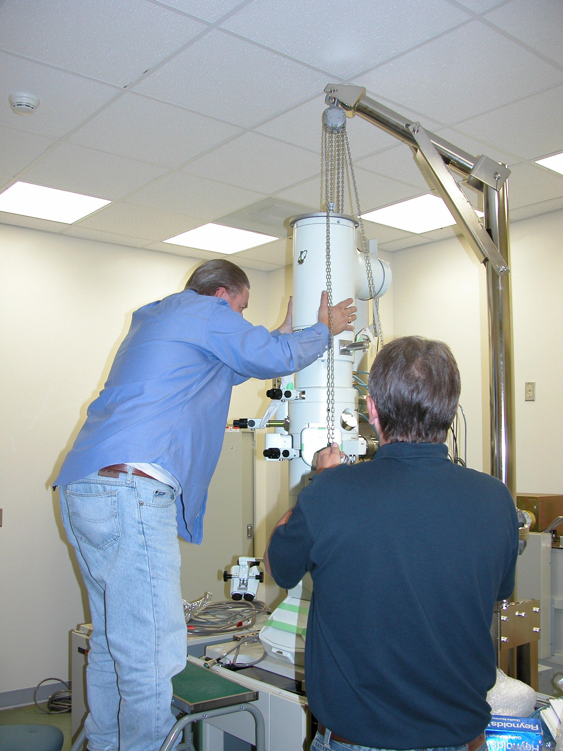 JEM-2100 Installation Photos | Electron Microscopy Core | NDSU