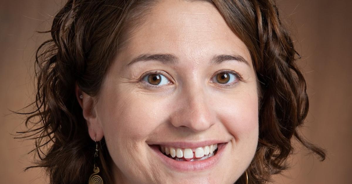 Microbiology professor earns national teaching award